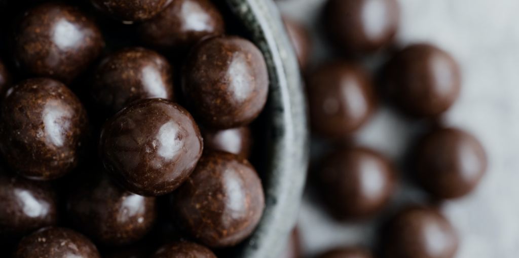Chocolate Coated Nuts: The Irresistible Delight of Dragees – rudvik ...